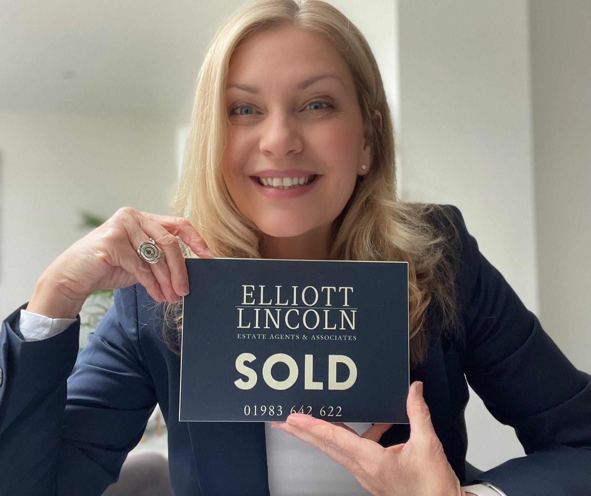 About Us - Elliott Lincoln